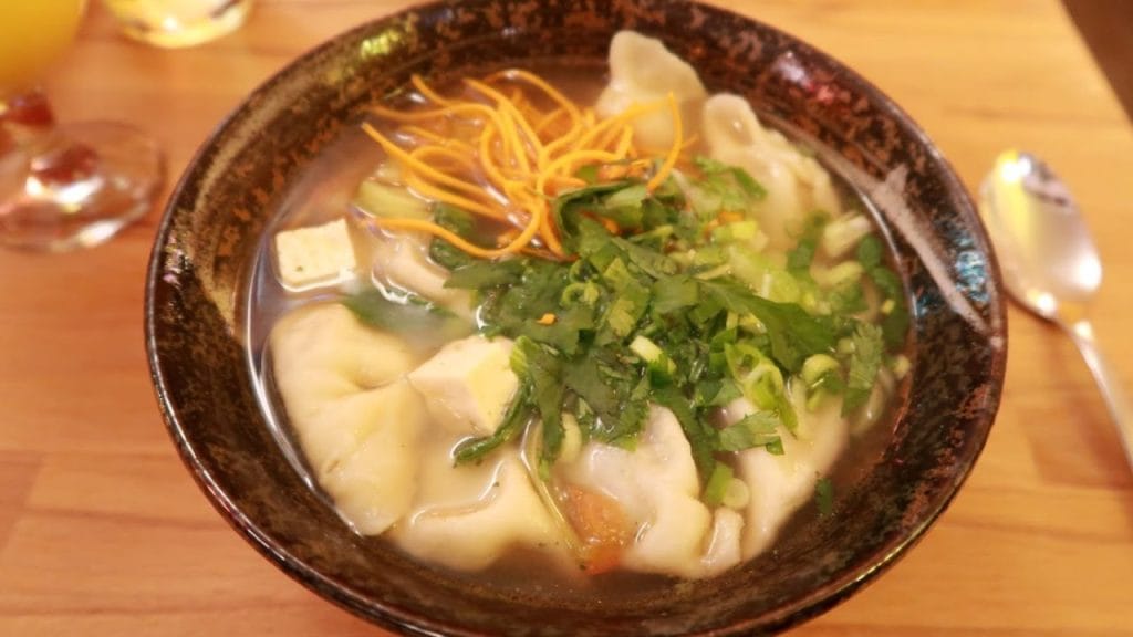 Eine kulinarische Reise nach Tibet - Zu Besuch im Lhamo Bistro ...